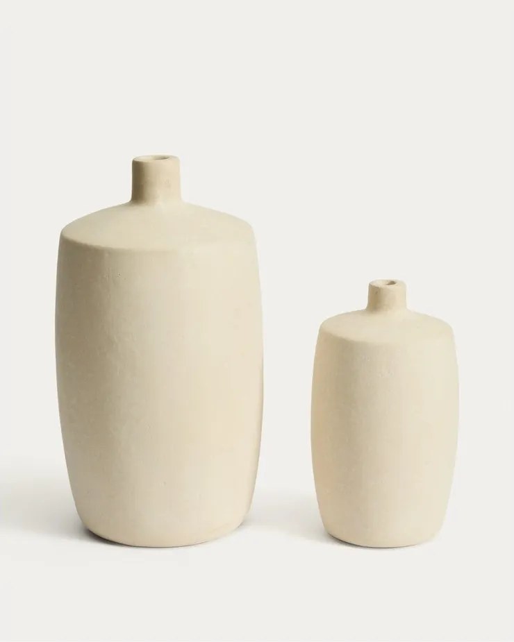Krémová váza z papírmaše (výška 26 cm) Mireni – Kave Home