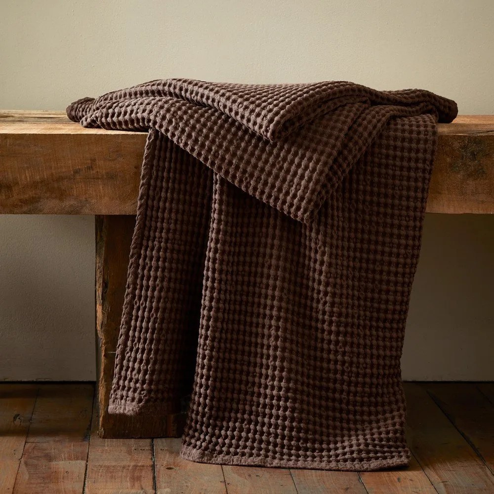 Tmavě hnědá bavlněná deka 150x200 cm Jaipur Chunky Waffle – Pineapple Elephant
