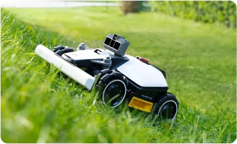 Mammotion LUBA mini 2 AWD 1500 LiDar + DÁREK V HODNOTĚ 1699,- KČ