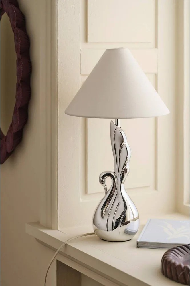 Bílá/ve stříbrné barvě stolní lampa z polyresinu (výška 53 cm) Swan – Ellos Home