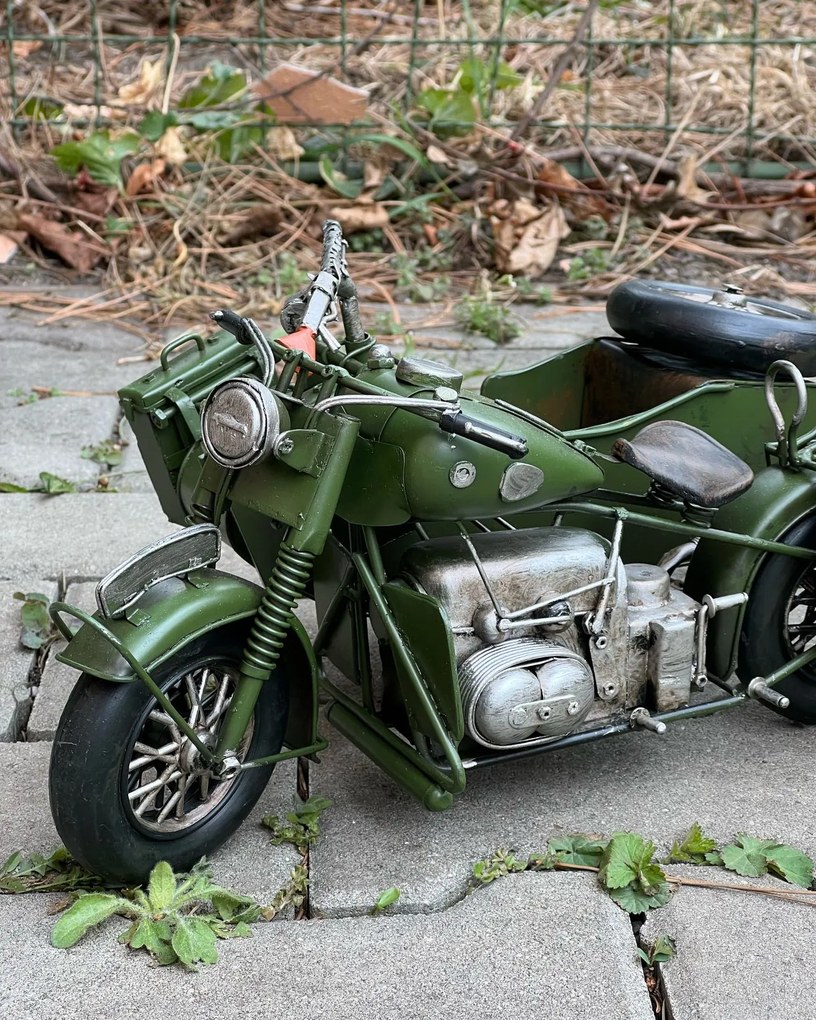 Plechový model - Armádní motocykl URAL s postranním vozíkem