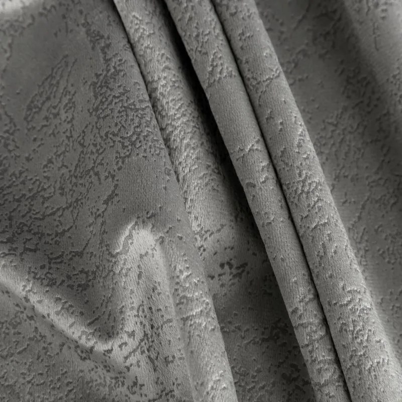 Šedý sametový závěs RIVA s mramorovým vzorem 140x270 cm