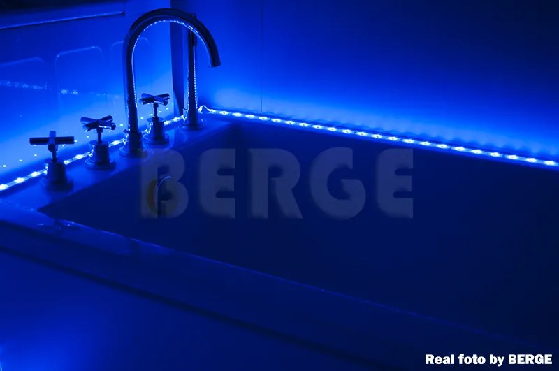 BERGE LED pásek - SMD 5050 - RGB - 5m - 60LED/m - 14,4W/h - IP65 - s konektorem