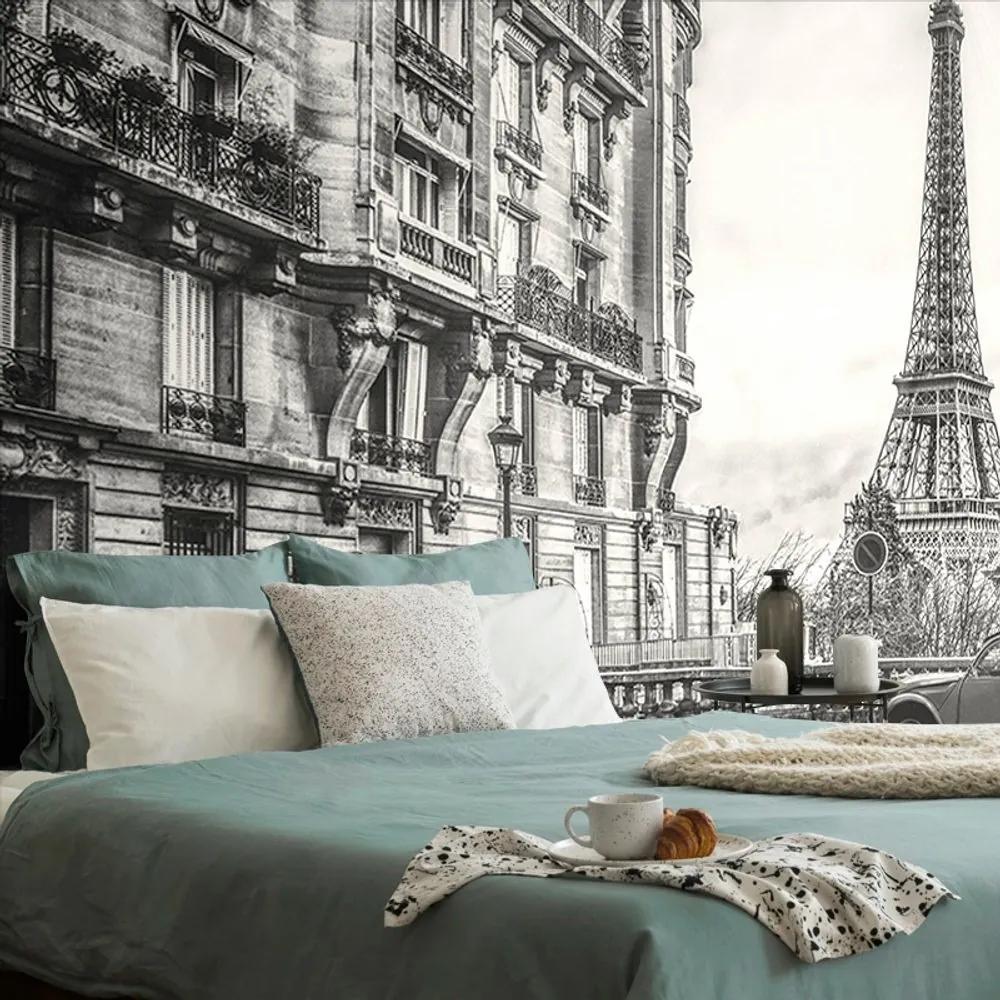 Samolepící tapeta černobílá Eiffelova věž z ulice Paříže - 150x100 cm