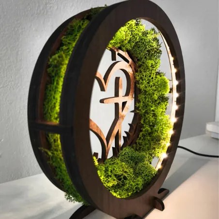 Dřevěná LED lampa s mechem - Srdce a Kříž I SENTOP LED0582