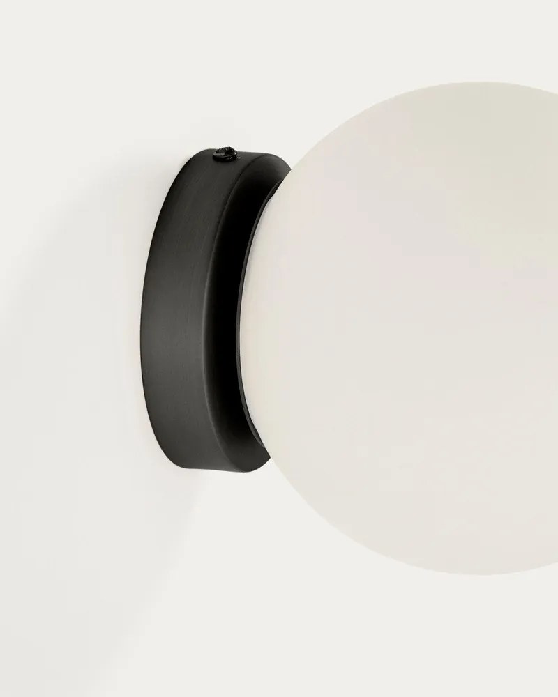 Bílé/černé kovové nástěnné svítidlo ø 15 cm Brisia – Kave Home