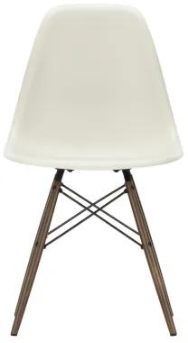 Eames Plastic Chair DSW tmavě lakovaný javor oblázková bílé na koberec Vitra