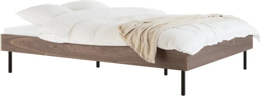 Dvoulůžková postel z dřevotřísky v dekoru ořechu bez čela s roštem 140x200 cm v tmavě přírodní barvě Streiko – noo.ma