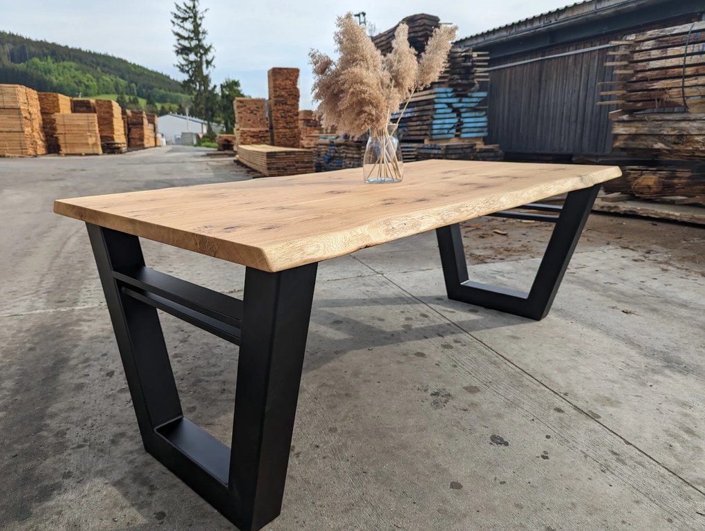 Jídelní stůl z dubového masivu Qído v industriálním designu Velikost Desky: 1700x900 (mm)