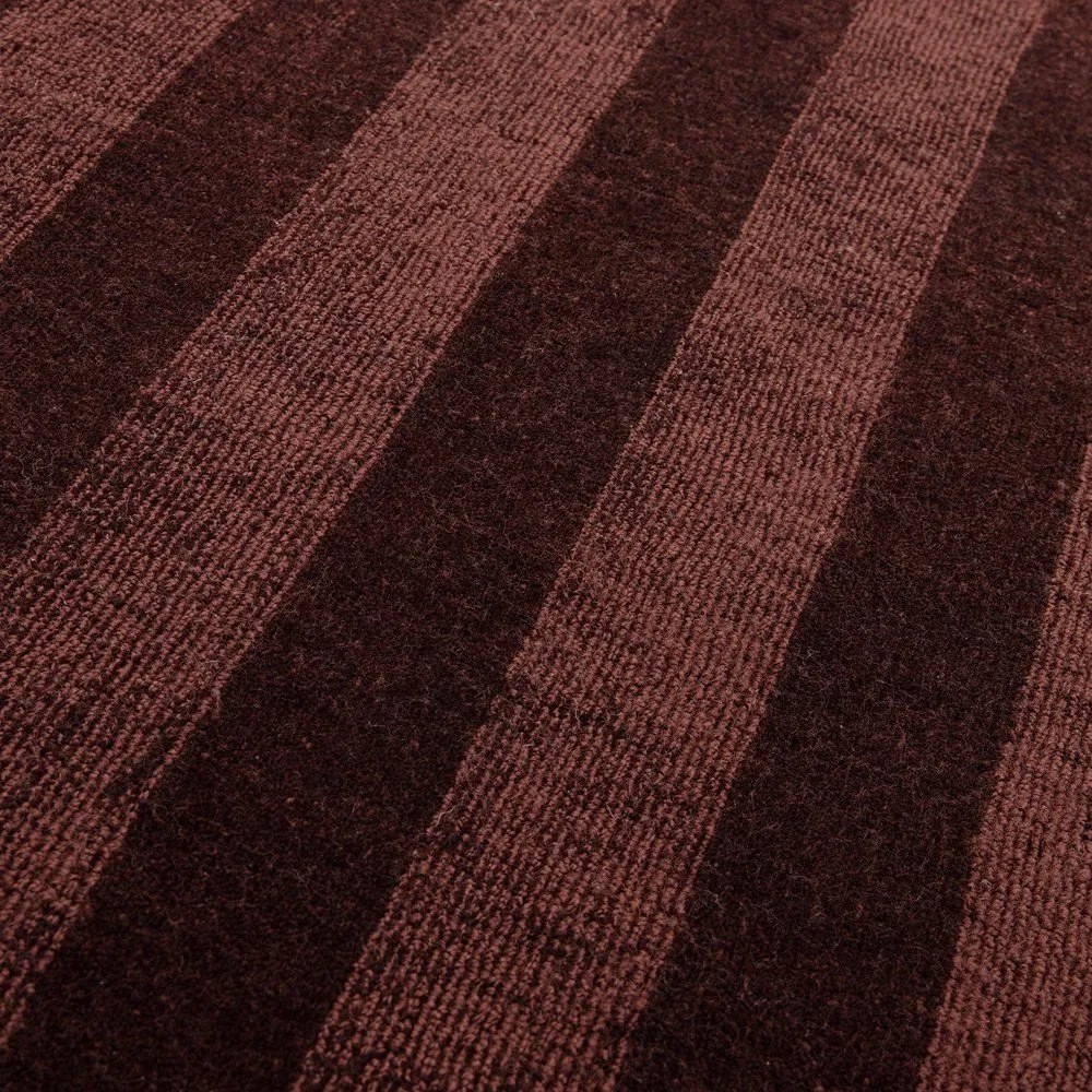 Vínový ručně tkaný koberec z recyklovaných vláken 160x230 cm Connor – MADE