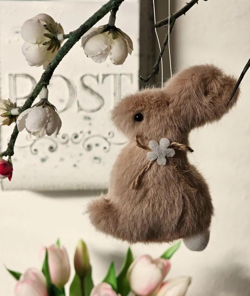 Hnědý plyšový závěsný velikonoční králíček s kytičkou Magiccal - 7*3*10 cm