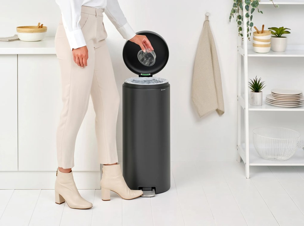 Brabantia Pedálový koš NewIcon 30L minerálně tmavě šedá