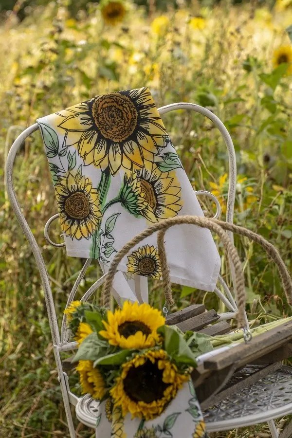 Béžová bavlněná utěrka se slunečnicemi Sunny Sunflowers - 50*70cm