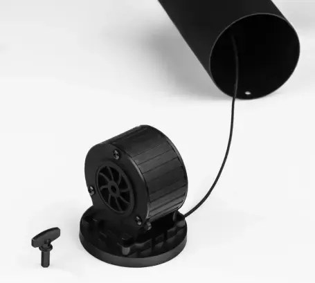 Minimalisticky lustr na lanku Stilvi Černá