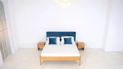 Postel Postelia AMARE Dub 140x200 - dřevěná postel z masivu o šíři 4 cm