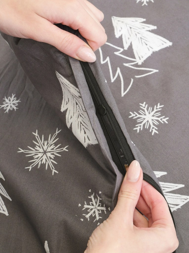 MK Lůžkoviny Vánoční bavlněný povlak na polštář Renforcé 50 x 70 cm - Stromečky šedé