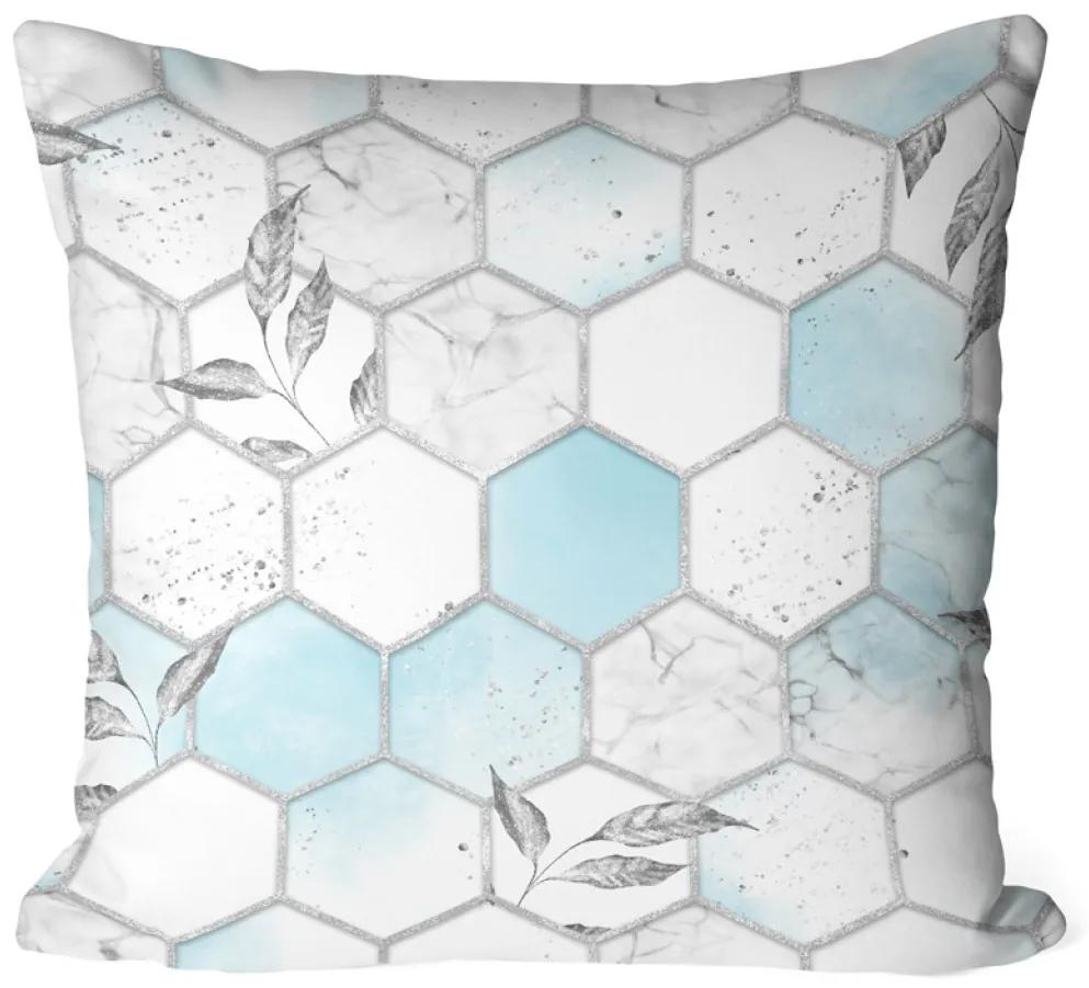 Polštář z mikrovlákna Jemné šestiúhelníky - kompozice v odstínech bílé a modré barvy