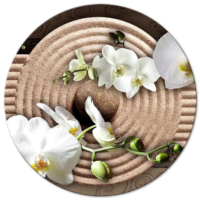 Kulatý obraz V zenové zahradě - japonská kompozice s bílými orchidejemi na písku