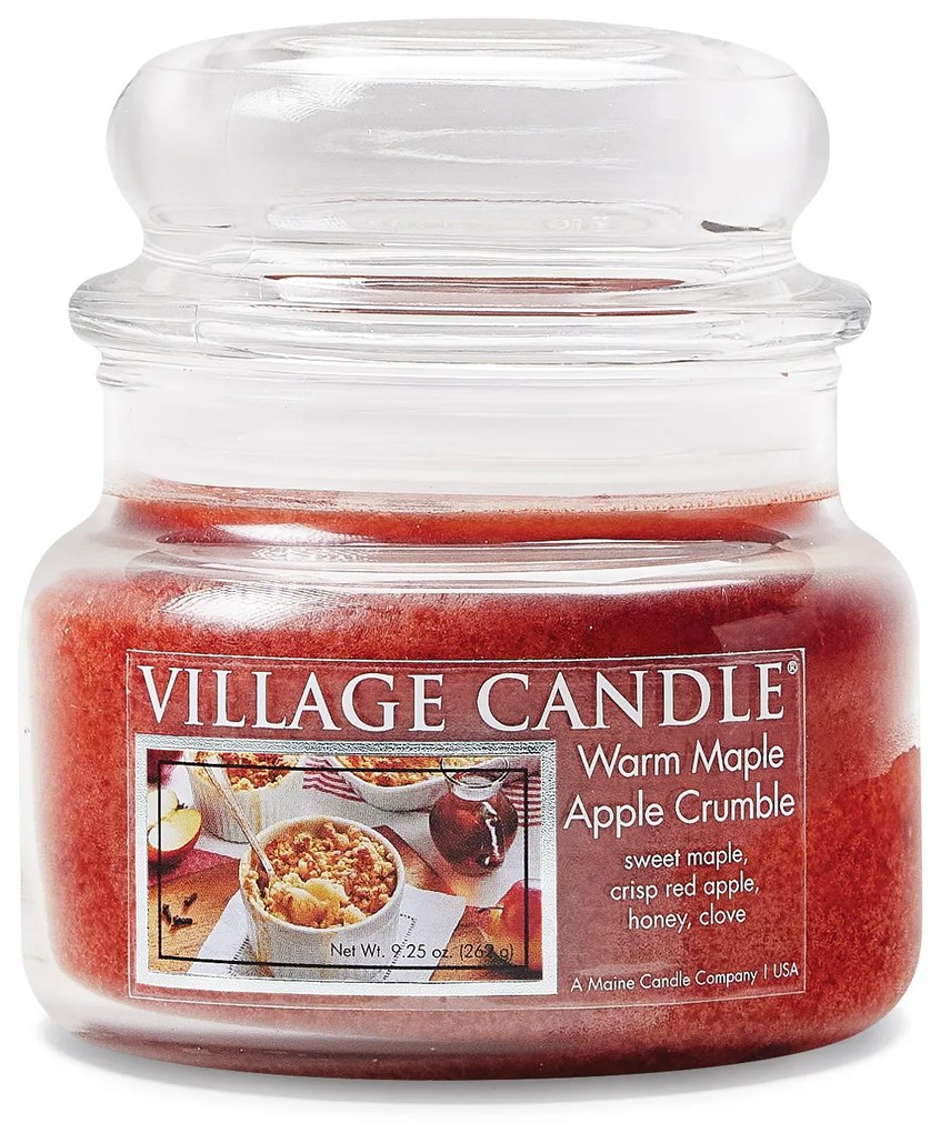 VILLAGE CANDLE Vonná svíčka - Jablečný koláč s javorovým sirupem Doba hoření: 170 hodin