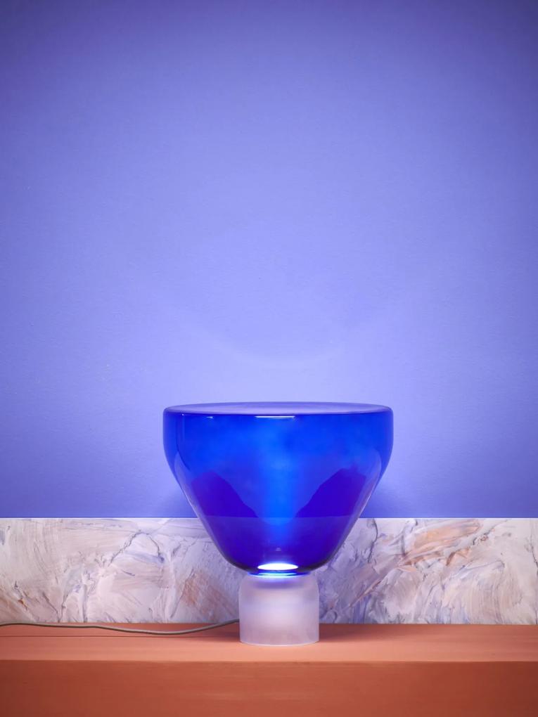 Designová stolní lampa Brokis Lightline L, PC982 Barva skla: světle modrá - transparentní sklo, BARVA SPODNÍ ČÁSTI SKLA: tmavě šedá kouřová - transparentní sklo, POVRCHOVÁ ÚPRAVA SPODNÍ ČÁSTI SKLA: lesklý povrch skloviny