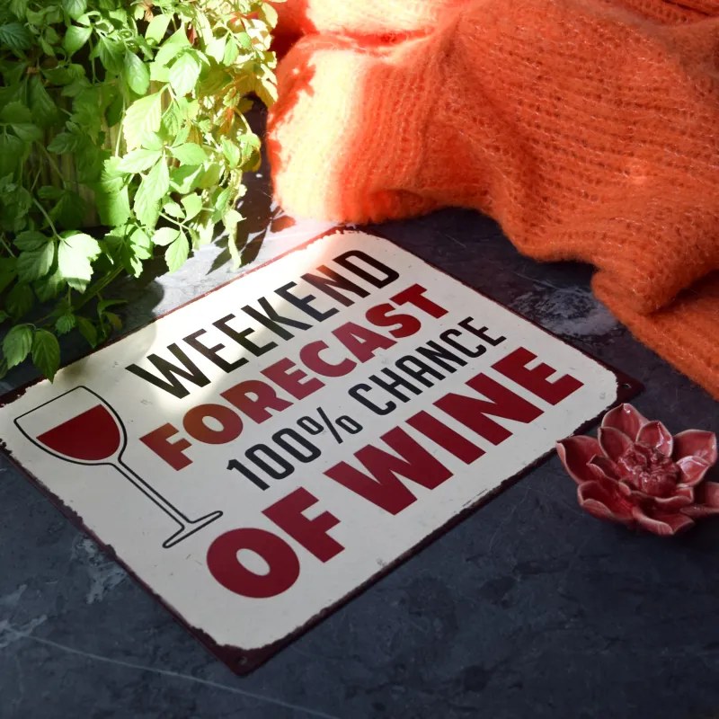 Nástěnná kovová cedule Weekend & Wine – 20x1x25 cm
