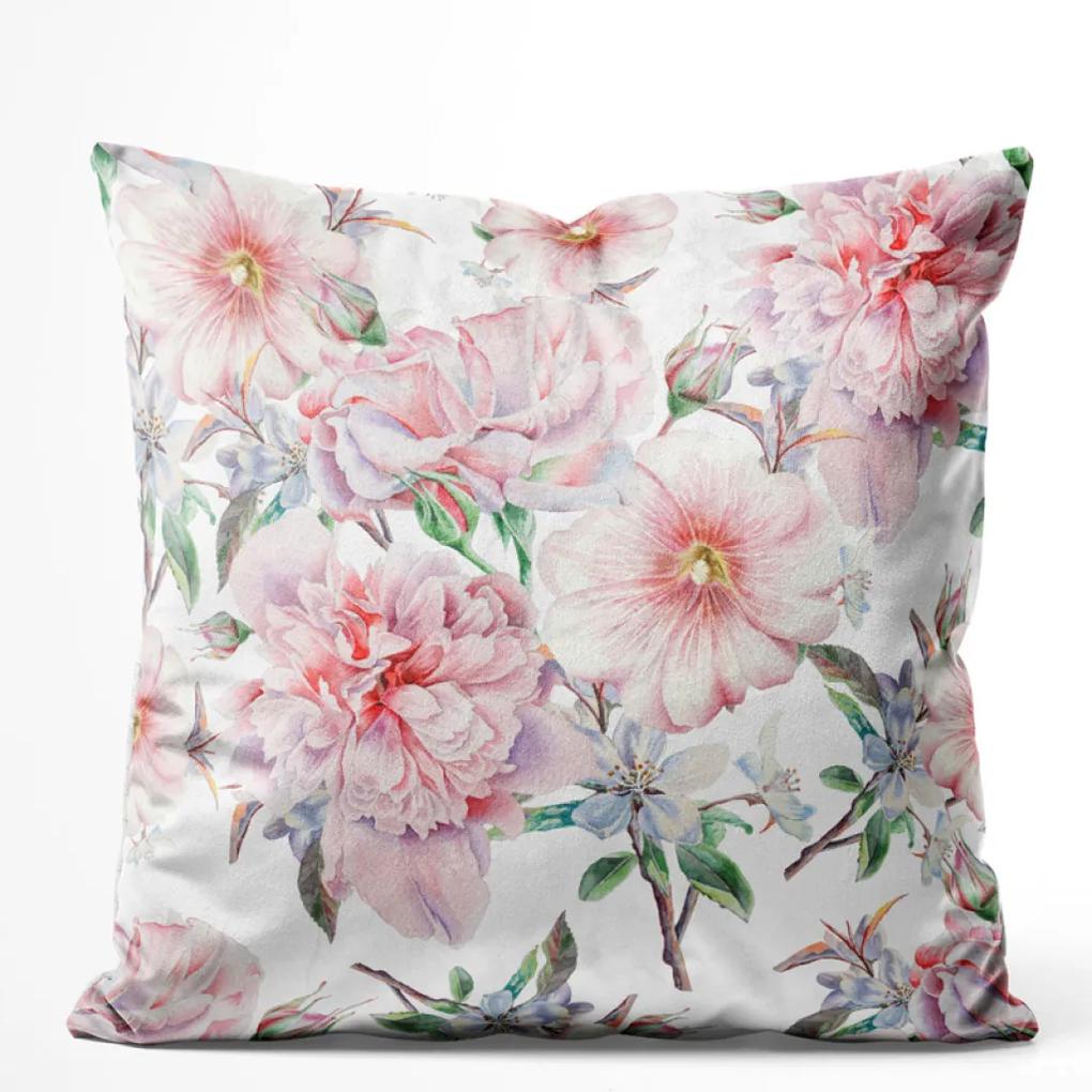 Dekorační velurový polštář Jarní krása - jemná květinová kompozice ve stylu cottagecore