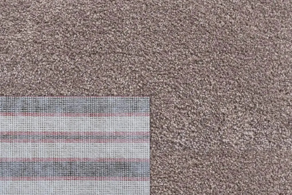 Associated Weavers koberce Metrážový koberec SUSPENSE 40 BARVA: Hnědá, ŠÍŘKA: 4 m, DRUH: střižený