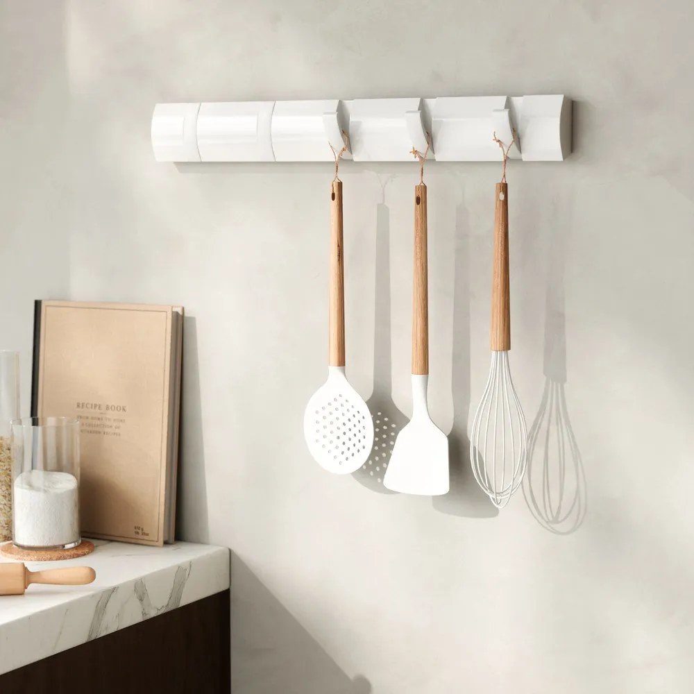 Matně bílý nástěnný věšák z borovicového dřeva 51 cm Flip – Umbra