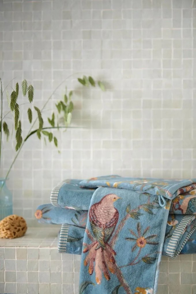 Pip Studio ručníky z bavlněného froté Secret Garden, modré (Luxusní ručníky z bavlněného froté v designu Secret Garden v modré barvě)