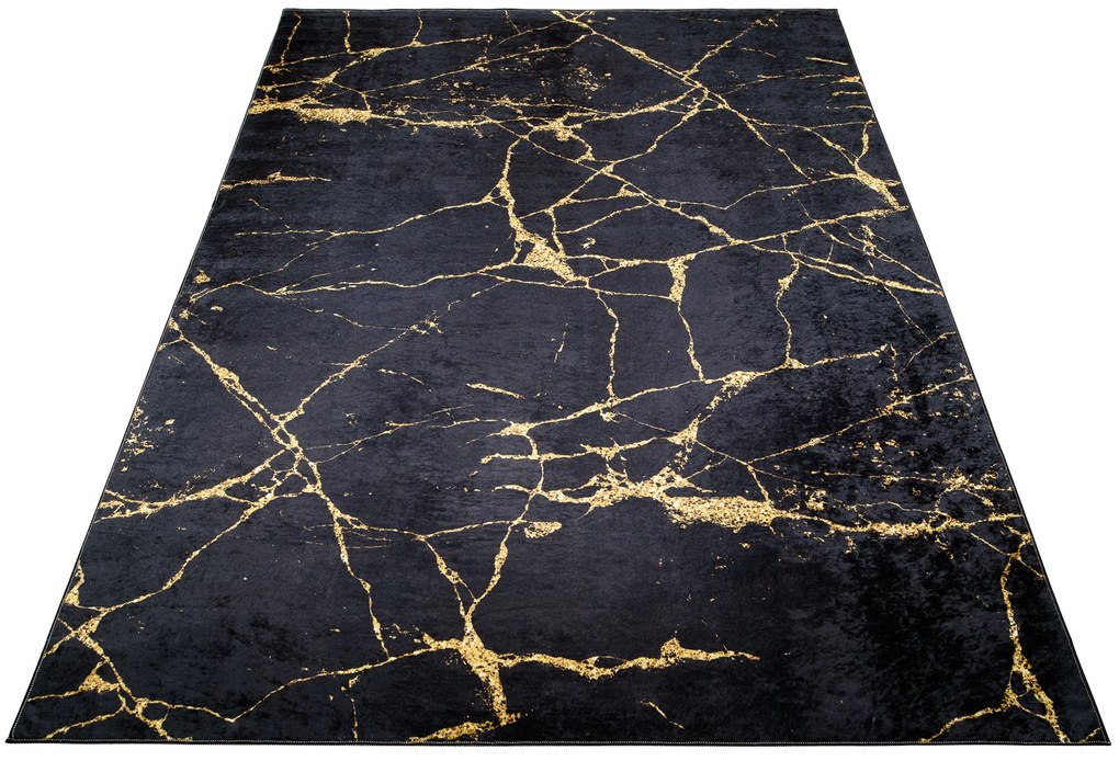 Kusový koberec pratelný TOSCANA 2113 Mramor Abstraktní pogumovaný černý zlatý Rozměr: 160x230 cm