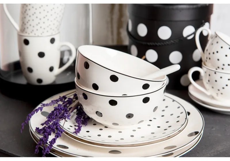 Porcelánový  šálek s podšálkem s černými puntíky Black Dot – 12x9x6 cm