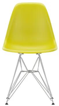 Eames Plastic Chair DSR chrom hořčicová bílé na koberec Vitra