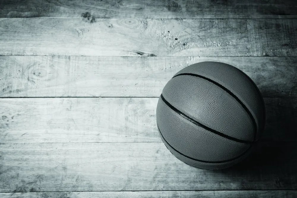 Fototapeta Basketbalový Míč Na Pozadí Desky Samolepící tapety 104x70.5