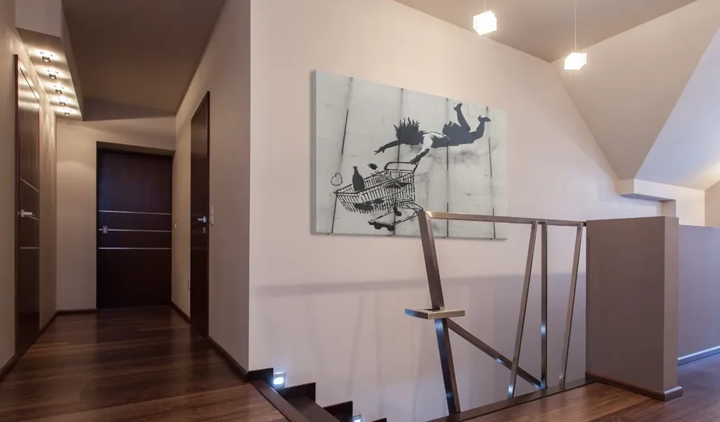 Obraz - Falling woman with supermarket trolley (Banksy) | BIANO