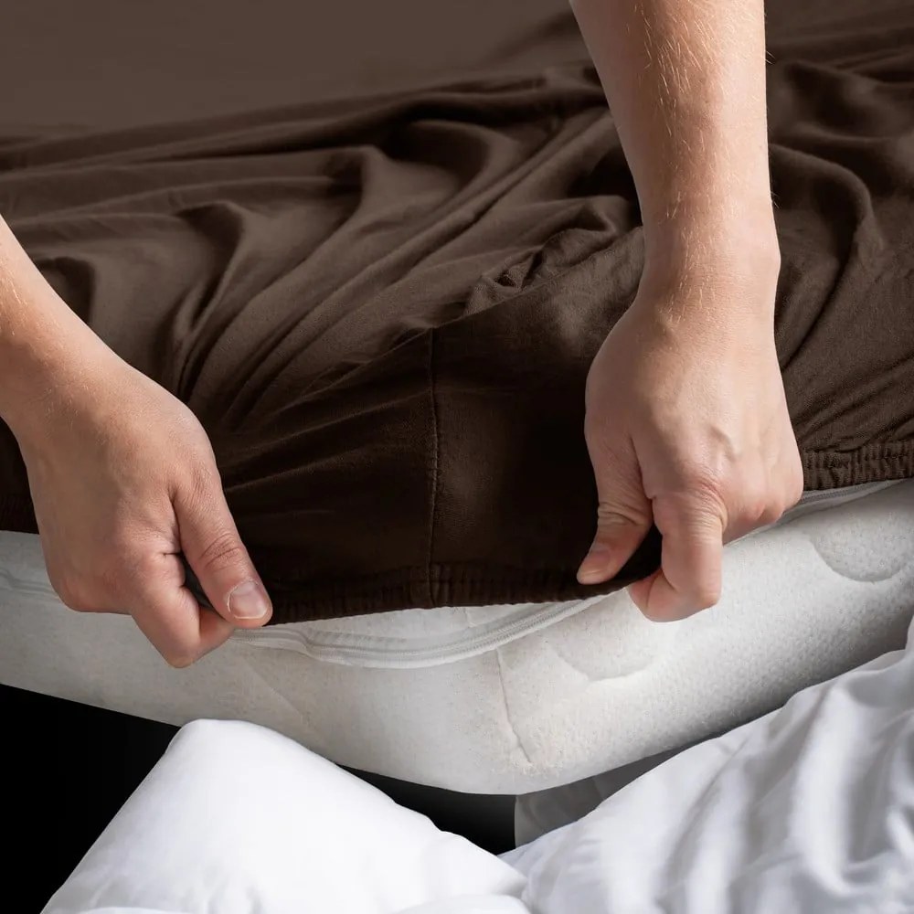 Tmavě hnědé napínací prostěradlo jersey 160x200 cm Amber – Restilo