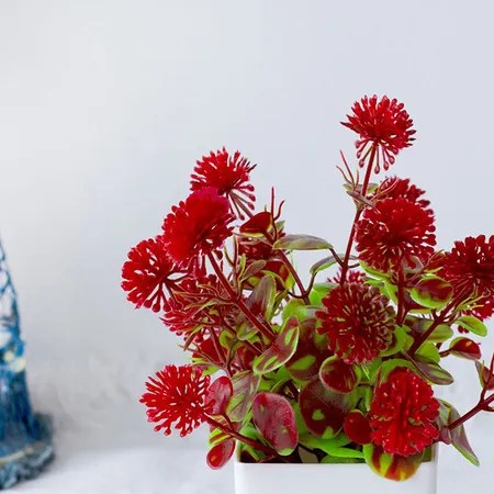 Bytová dekorace - rostlina v květináči umělá - výška 11 cm Barvy: červená