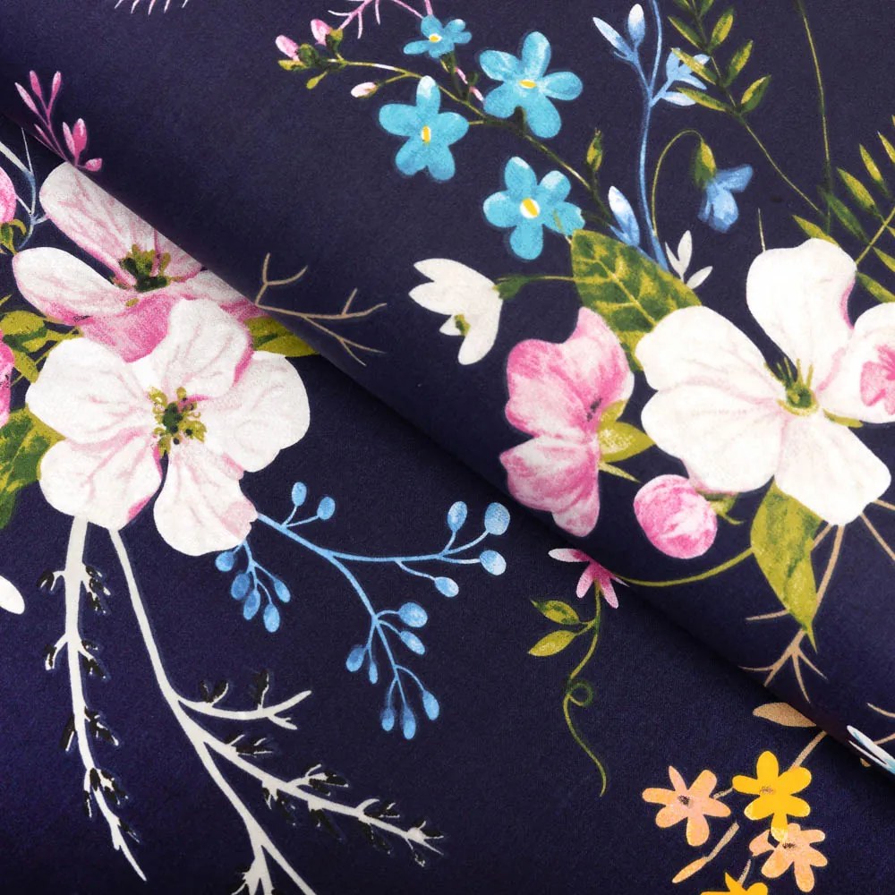 Biante Bavlněný běhoun na stůl Sandra SA-557 Modro-růžové kvítí na tmavě modrém 35x120 cm