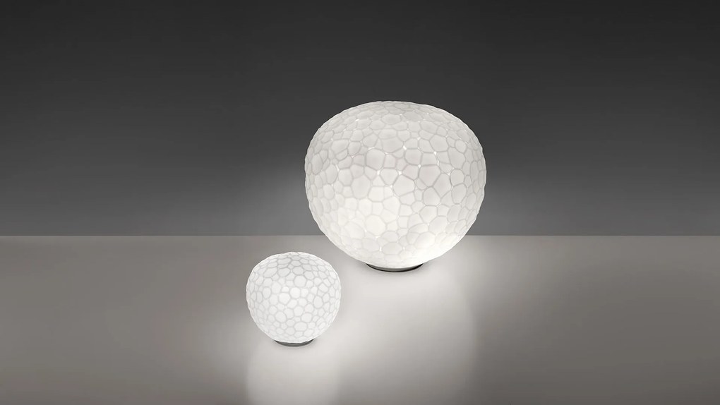 Artemide Meteorite 35 table , stolní designová lampička z foukaného skla, 1x150W E27, prům. 35cm