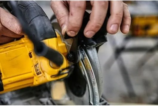 Kotoučová pila DeWalt DWE576K-QS
