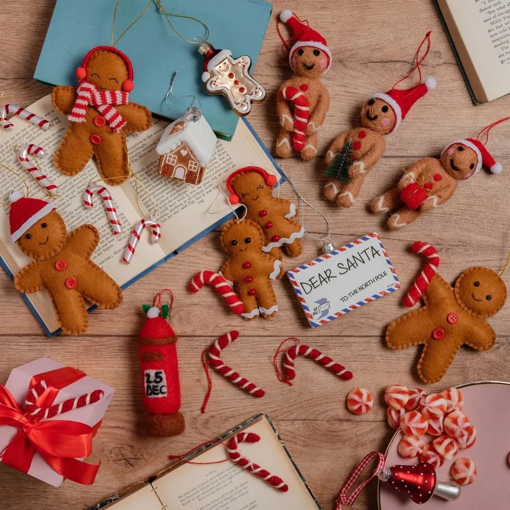 Textilní ručně vyrobené vánoční ozdoby v sadě 2 ks 6,5 cm Gingerbread Couple – Sass & Belle