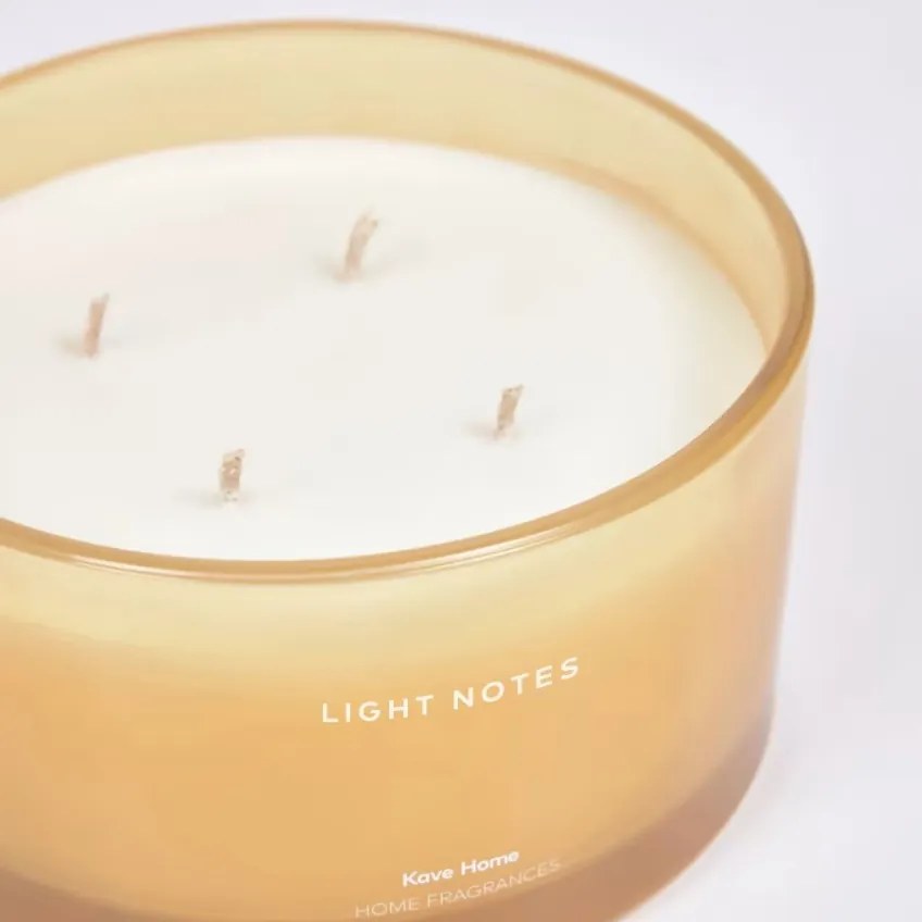 Vonná svíčka Kave Home Light Notes 600 g