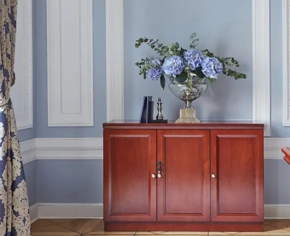 Kancelářská třídveřová dýhovaná komoda Elegance
