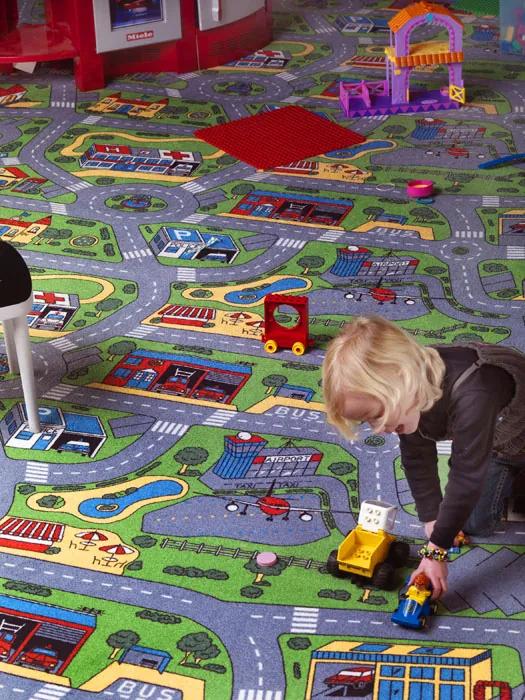 Dětský metrážový koberec Městečko 5290 - šíře 4 m