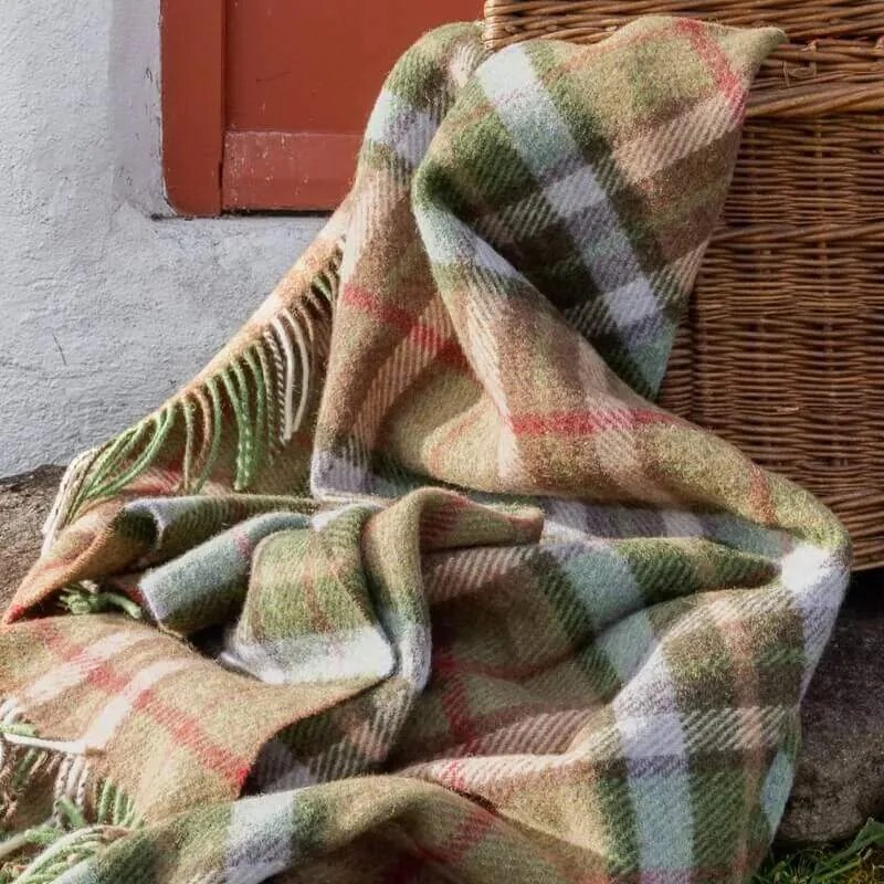 Deka z ovčí vlny Pale Green Beige Blue Tartan 182 x 137 cm John Hanly