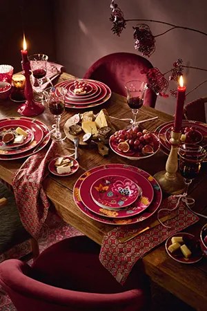 Pip Studio Blooming Tales velká čajová konvice 1,6 l - tmavě červená (Porcelánová čajová konvice v tmavě červené barvě)