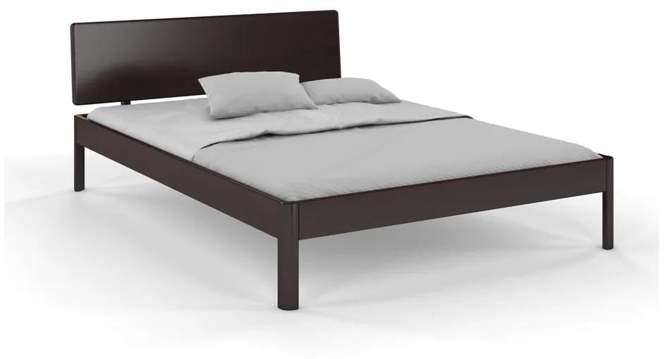 Tmavě hnědá dvoulůžková postel z borovicového dřeva 140x200 cm Ammer – Skandica