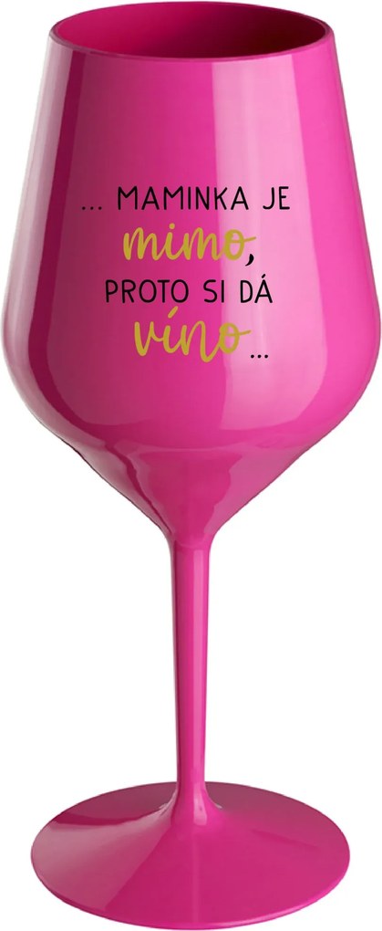 ...MAMINKA JE MIMO, PROTO SI DÁ VÍNO... - růžová nerozbitná sklenice na víno 470 ml