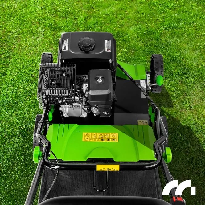 Benzínový provzdušňovač a vertikulátor MALTEC MASTERLAWN-OIL4000