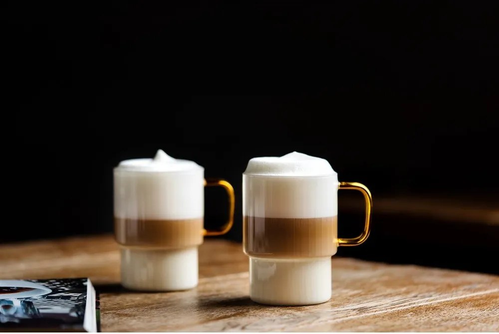 Žluté skleněné hrnky v sadě 2 ks na cappuccino 350 ml Livio – Vialli Design