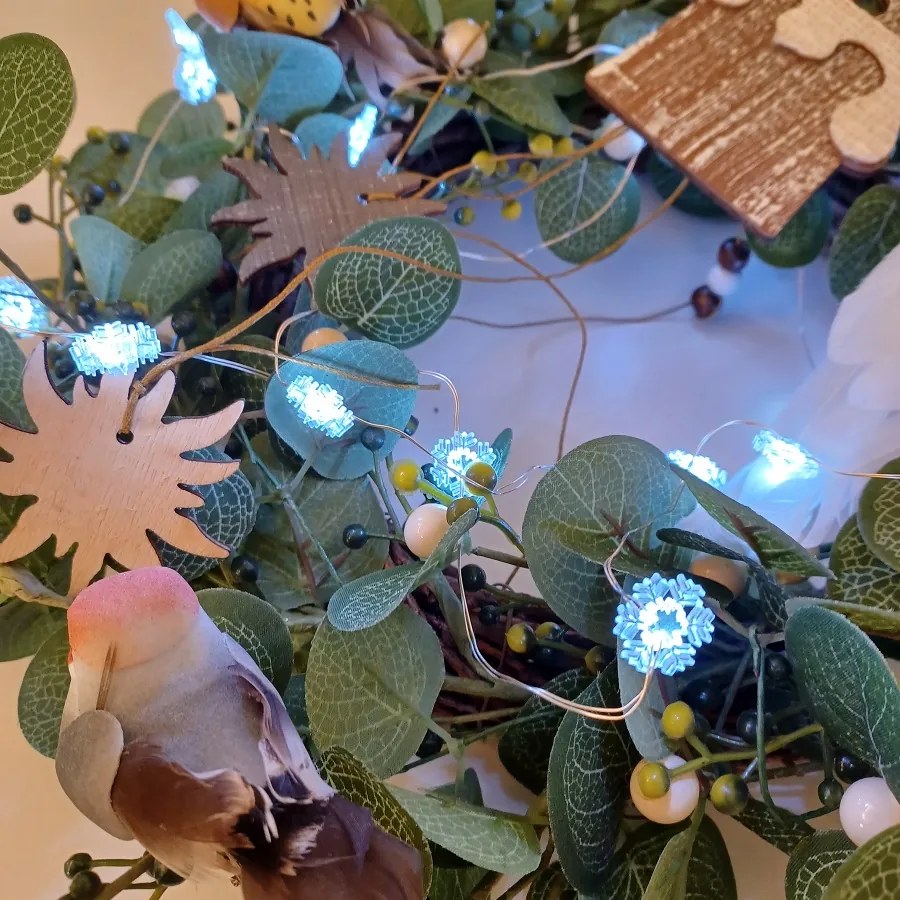 LED světýlka na baterie, vločky, 2,3 m, ledově bílá, 20 diod, čirý kabel, IP20 interiér, 3 × AA